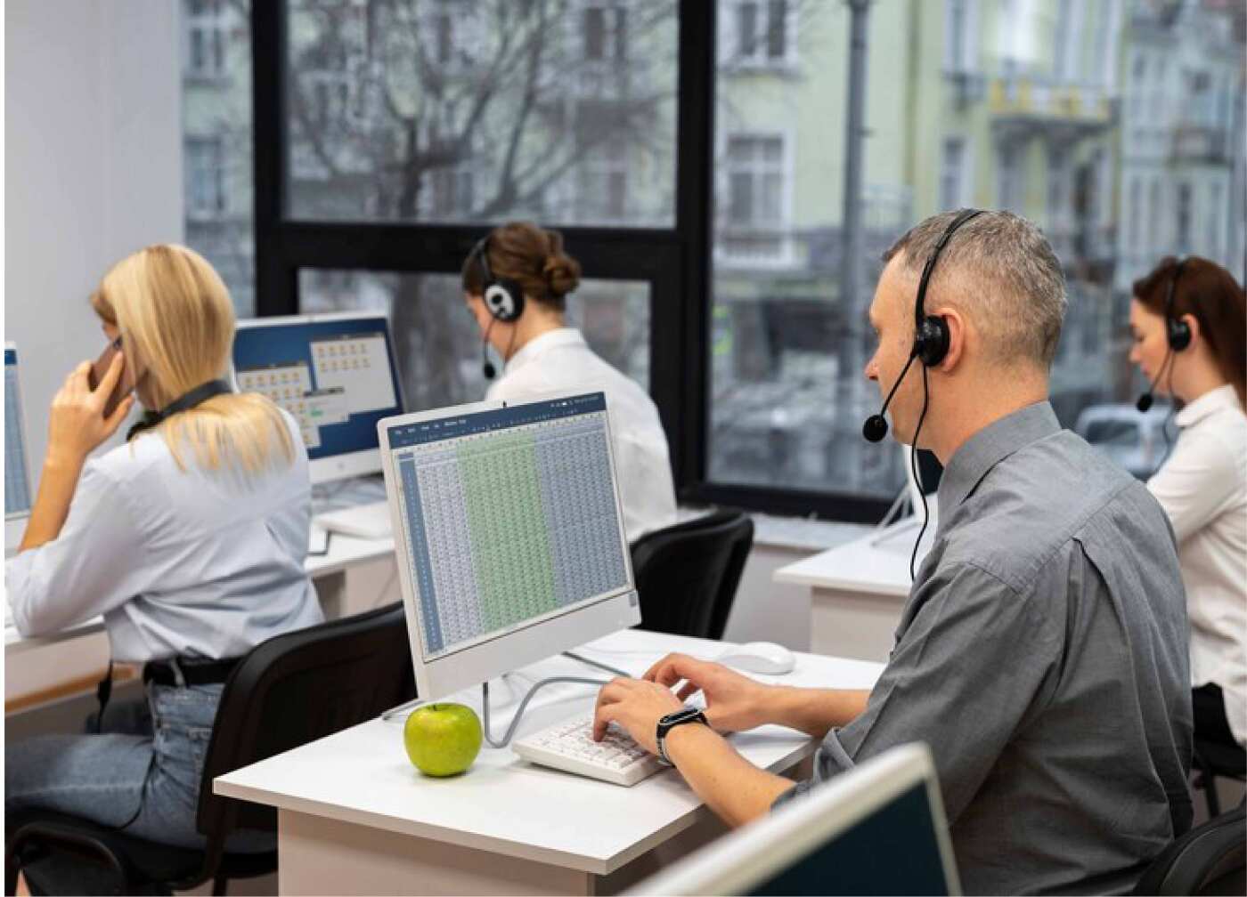 Elevating Communication with Hosted Contact Centers