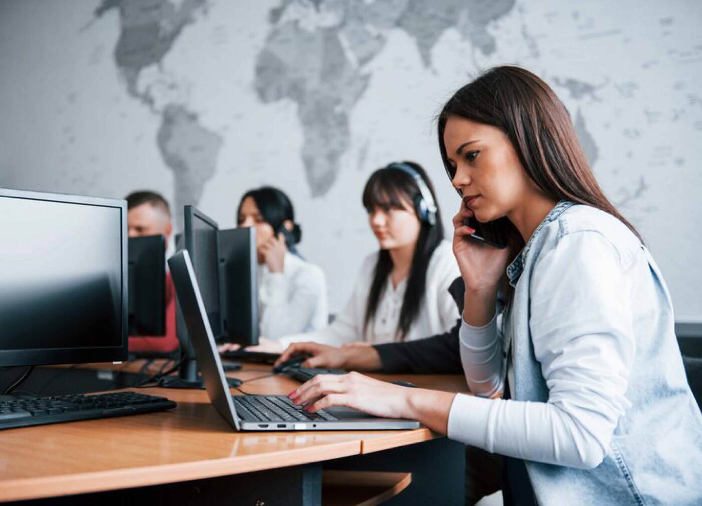Elevating Communication with Hosted Contact Centers